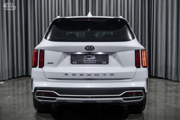 White Kia Sorento 2021 in Marijampole, with an engine capacity of 2.20 L and mileage of 241 thousand km for 24750 €, photo 9 on AUTOMOTO.COM.LV