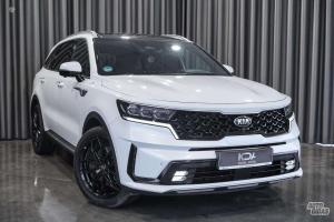 White Kia Sorento 2021 in Marijampole, with an engine capacity of 2.20 L and mileage of 76 thousand km for 31850 €, photo 3 on AUTOMOTO.COM.LV