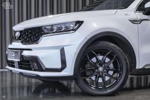 White Kia Sorento 2021 in Marijampole, with an engine capacity of 2.20 L and mileage of 76 thousand km for 31850 €, photo 7 on AUTOMOTO.COM.LV