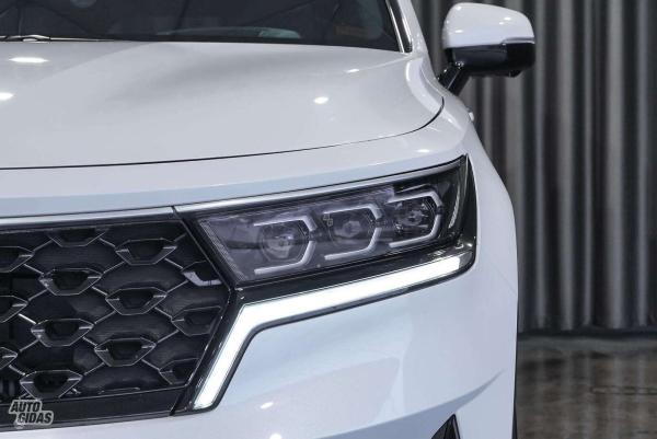 White Kia Sorento 2021 in Marijampole, with an engine capacity of 2.20 L and mileage of 76 thousand km for 31850 €, photo 7 on AUTOMOTO.COM.LV