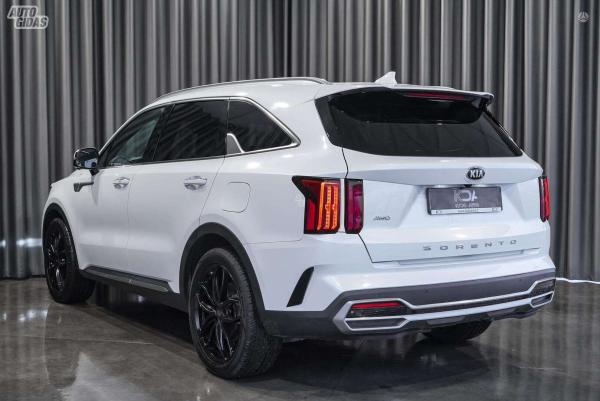 White Kia Sorento 2021 in Marijampole, with an engine capacity of 2.20 L and mileage of 76 thousand km for 31850 €, photo 9 on AUTOMOTO.COM.LV