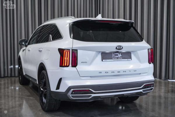White Kia Sorento 2021 in Marijampole, with an engine capacity of 2.20 L and mileage of 76 thousand km for 31850 €, photo 10 on AUTOMOTO.COM.LV