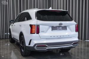 White Kia Sorento 2021 in Marijampole, with an engine capacity of 2.20 L and mileage of 76 thousand km for 31850 €, photo 11 on AUTOMOTO.COM.LV