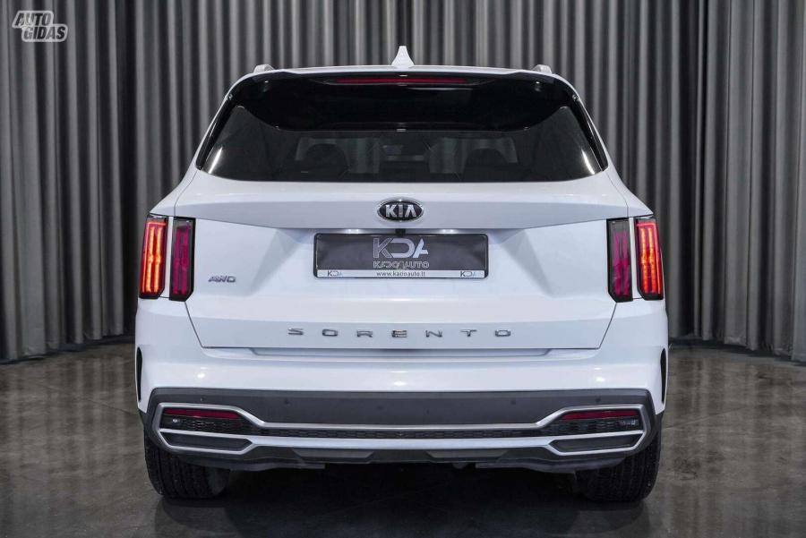 White Kia Sorento 2021 in Marijampole, with an engine capacity of 2.20 L and mileage of 76 thousand km for 31850 €, photo 12 on AUTOMOTO.COM.LV