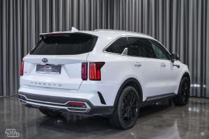 White Kia Sorento 2021 in Marijampole, with an engine capacity of 2.20 L and mileage of 76 thousand km for 31850 €, photo 14 on AUTOMOTO.COM.LV