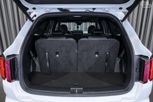 White Kia Sorento 2021 in Marijampole, with an engine capacity of 2.20 L and mileage of 76 thousand km for 31850 €, photo 16 on AUTOMOTO.COM.LV