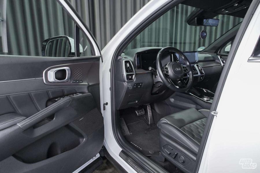 White Kia Sorento 2021 in Marijampole, with an engine capacity of 2.20 L and mileage of 76 thousand km for 31850 €, photo 25 on AUTOMOTO.COM.LV