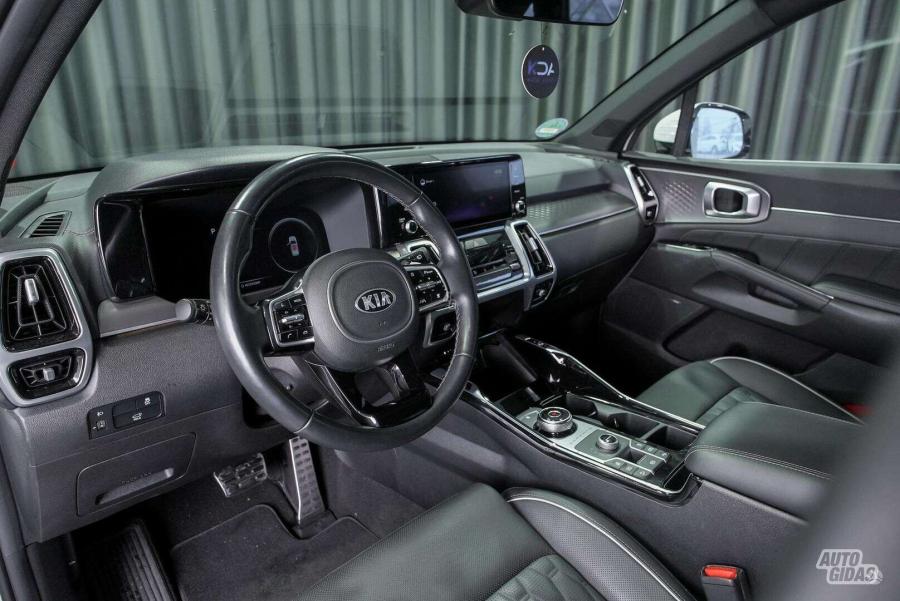 White Kia Sorento 2021 in Marijampole, with an engine capacity of 2.20 L and mileage of 76 thousand km for 31850 €, photo 27 on AUTOMOTO.COM.LV
