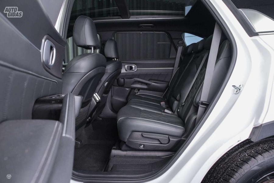 White Kia Sorento 2021 in Marijampole, with an engine capacity of 2.20 L and mileage of 76 thousand km for 31850 €, photo 34 on AUTOMOTO.COM.LV