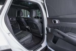 White Kia Sorento 2021 in Marijampole, with an engine capacity of 2.20 L and mileage of 76 thousand km for 31850 €, photo 36 on AUTOMOTO.COM.LV