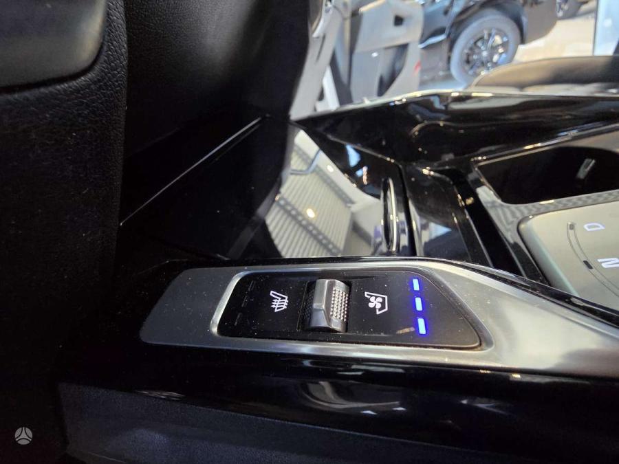 White Kia Sorento 2021 in Kaunas, with an engine capacity of 2.15 L and mileage of 147 thousand km for 32990 €, photo 9 on AUTOMOTO.COM.LV