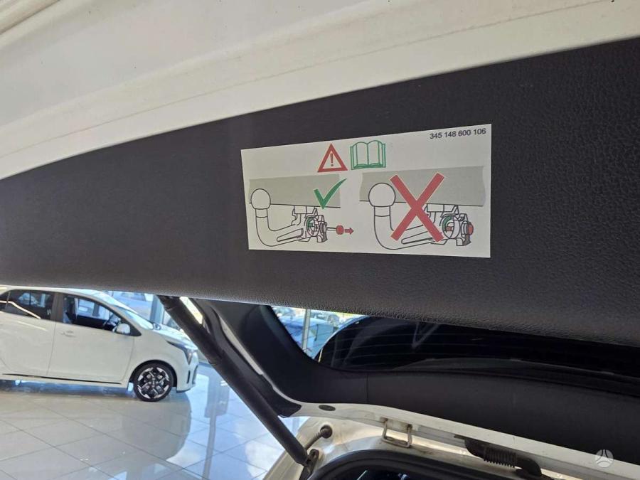 White Kia Sorento 2021 in Kaunas, with an engine capacity of 2.15 L and mileage of 147 thousand km for 32990 €, photo 12 on AUTOMOTO.COM.LV