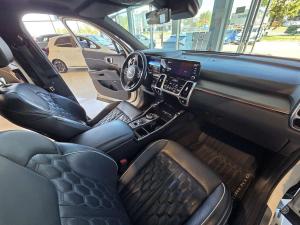 White Kia Sorento 2021 in Kaunas, with an engine capacity of 2.15 L and mileage of 147 thousand km for 32990 €, photo 13 on AUTOMOTO.COM.LV