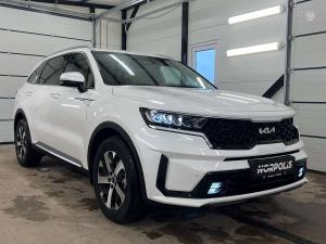 White Kia Sorento 2021 in Vilnius, with an engine capacity of 2.15 L and mileage of 201 thousand km for 19118 €, photo 5 on AUTOMOTO.COM.LV