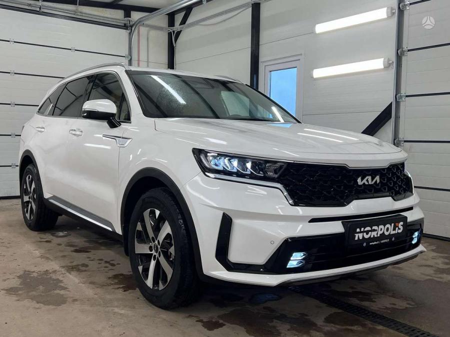 White Kia Sorento 2021 in Vilnius, with an engine capacity of 2.15 L and mileage of 201 thousand km for 19118 €, photo 5 on AUTOMOTO.COM.LV