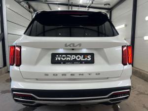 White Kia Sorento 2021 in Vilnius, with an engine capacity of 2.15 L and mileage of 201 thousand km for 19118 €, photo 8 on AUTOMOTO.COM.LV