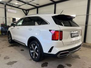 White Kia Sorento 2021 in Vilnius, with an engine capacity of 2.15 L and mileage of 201 thousand km for 19118 €, photo 10 on AUTOMOTO.COM.LV