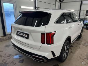 White Kia Sorento 2021 in Vilnius, with an engine capacity of 2.15 L and mileage of 201 thousand km for 19118 €, photo 12 on AUTOMOTO.COM.LV