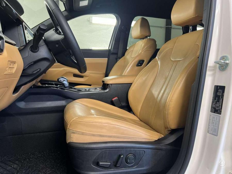 White Kia Sorento 2021 in Vilnius, with an engine capacity of 2.15 L and mileage of 201 thousand km for 19118 €, photo 13 on AUTOMOTO.COM.LV