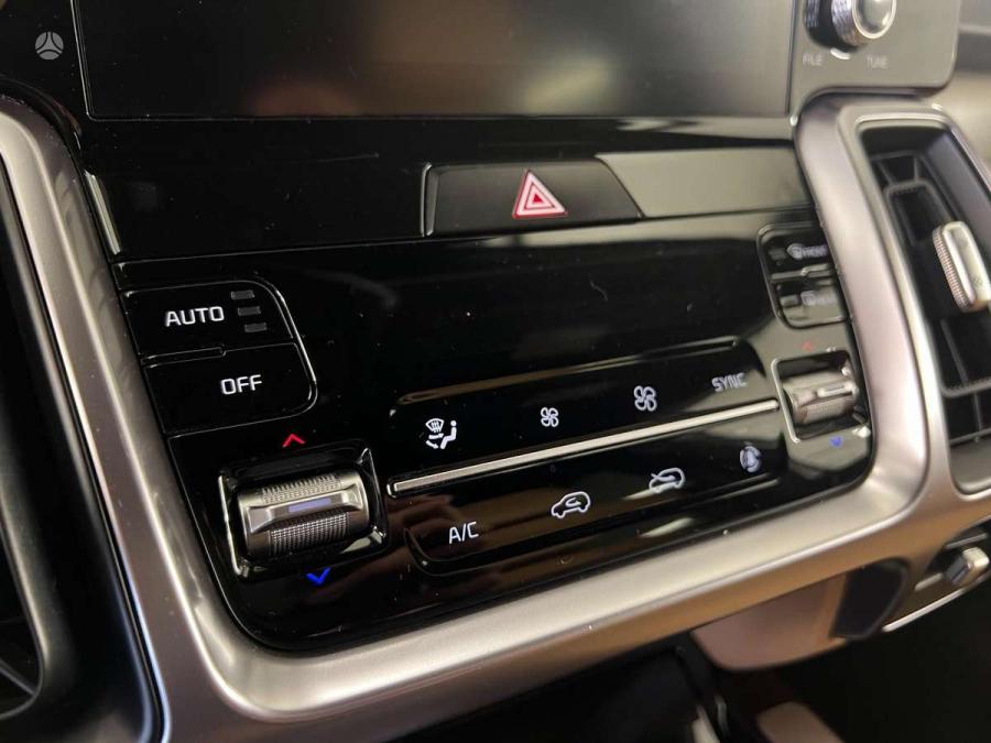 White Kia Sorento 2021 in Vilnius, with an engine capacity of 2.15 L and mileage of 201 thousand km for 19118 €, photo 22 on AUTOMOTO.COM.LV