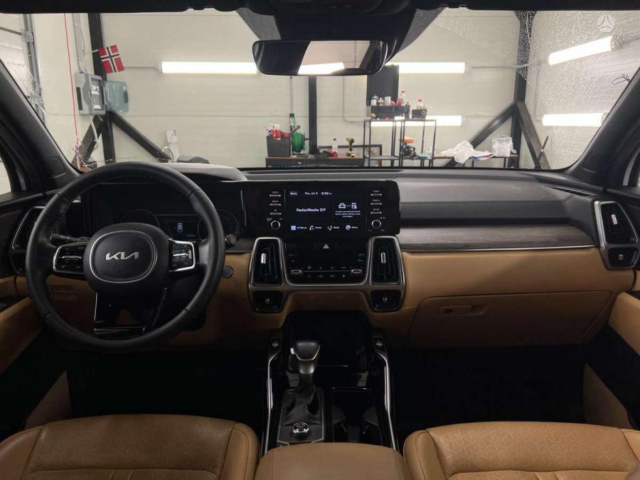 White Kia Sorento 2021 in Vilnius, with an engine capacity of 2.15 L and mileage of 201 thousand km for 19118 €, photo 31 on AUTOMOTO.COM.LV