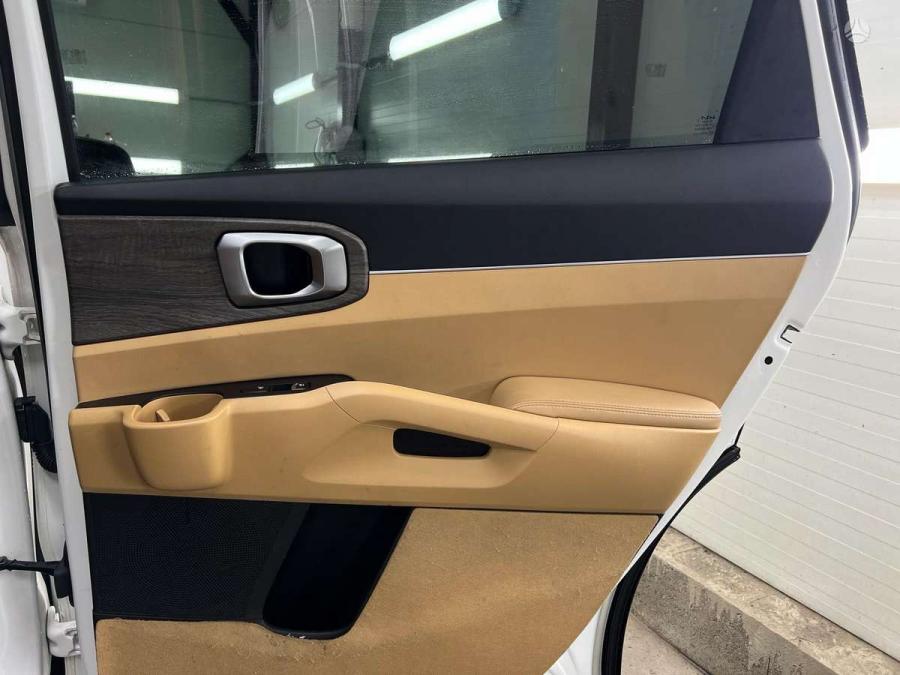 White Kia Sorento 2021 in Vilnius, with an engine capacity of 2.15 L and mileage of 201 thousand km for 19118 €, photo 34 on AUTOMOTO.COM.LV