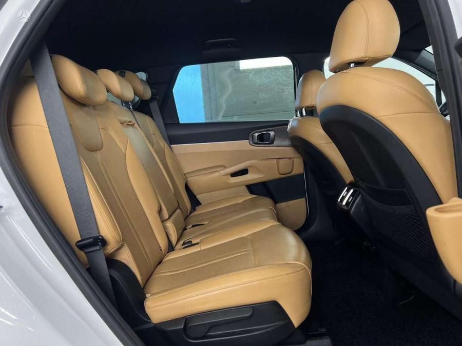 White Kia Sorento 2021 in Vilnius, with an engine capacity of 2.15 L and mileage of 201 thousand km for 19118 €, photo 35 on AUTOMOTO.COM.LV