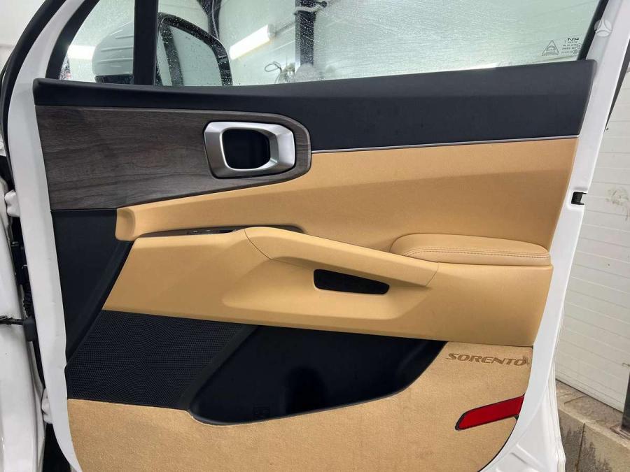 White Kia Sorento 2021 in Vilnius, with an engine capacity of 2.15 L and mileage of 201 thousand km for 19118 €, photo 36 on AUTOMOTO.COM.LV
