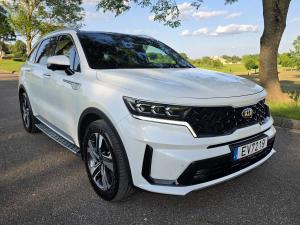 White Kia Sorento 2021 in Kaunas, with an engine capacity of 1.60 L and mileage of 65 thousand km for 35000 €, photo  on AUTOMOTO.COM.LV