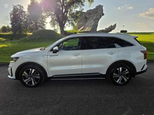 White Kia Sorento 2021 in Kaunas, with an engine capacity of 1.60 L and mileage of 65 thousand km for 35000 €, photo 5 on AUTOMOTO.COM.LV