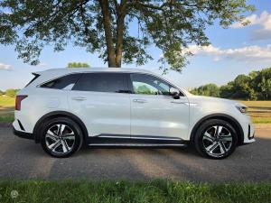 White Kia Sorento 2021 in Kaunas, with an engine capacity of 1.60 L and mileage of 65 thousand km for 35000 €, photo 6 on AUTOMOTO.COM.LV