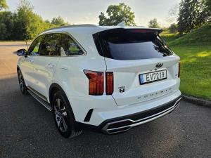 White Kia Sorento 2021 in Kaunas, with an engine capacity of 1.60 L and mileage of 65 thousand km for 35000 €, photo 7 on AUTOMOTO.COM.LV