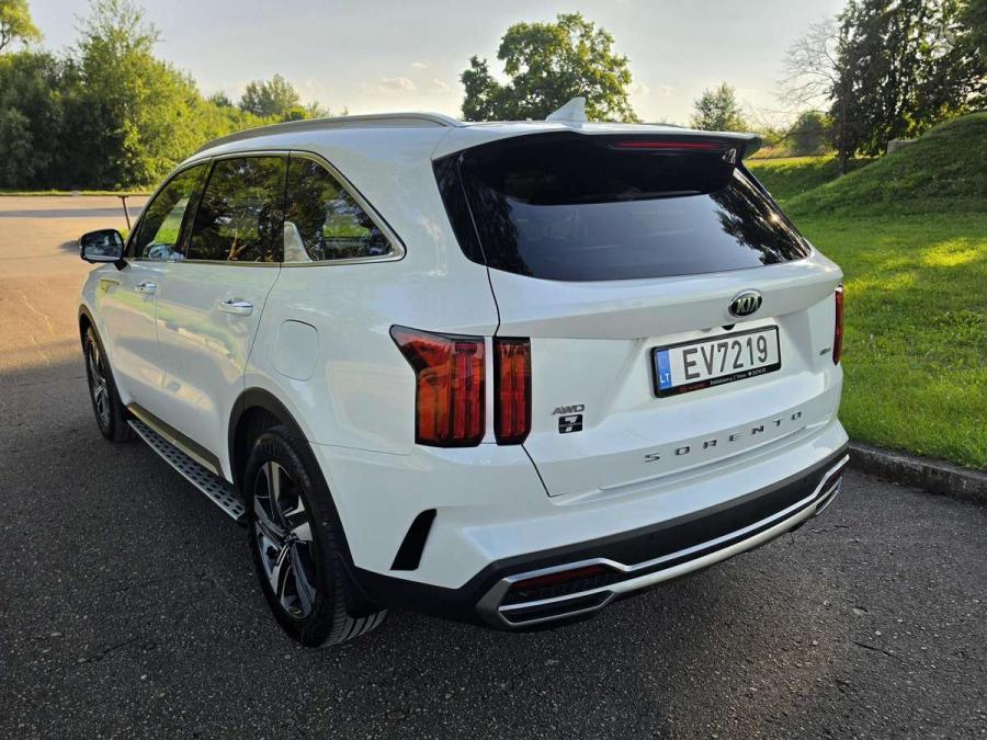 White Kia Sorento 2021 in Kaunas, with an engine capacity of 1.60 L and mileage of 65 thousand km for 35000 €, photo 7 on AUTOMOTO.COM.LV