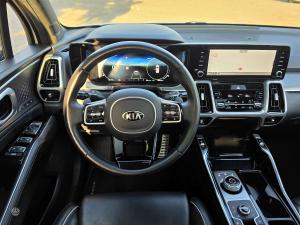 White Kia Sorento 2021 in Kaunas, with an engine capacity of 1.60 L and mileage of 65 thousand km for 35000 €, photo 9 on AUTOMOTO.COM.LV