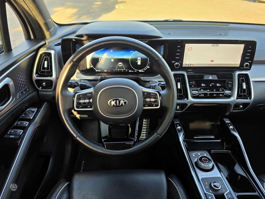 White Kia Sorento 2021 in Kaunas, with an engine capacity of 1.60 L and mileage of 65 thousand km for 35000 €, photo 9 on AUTOMOTO.COM.LV