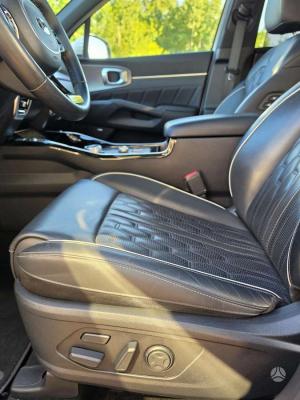 White Kia Sorento 2021 in Kaunas, with an engine capacity of 1.60 L and mileage of 65 thousand km for 35000 €, photo 11 on AUTOMOTO.COM.LV