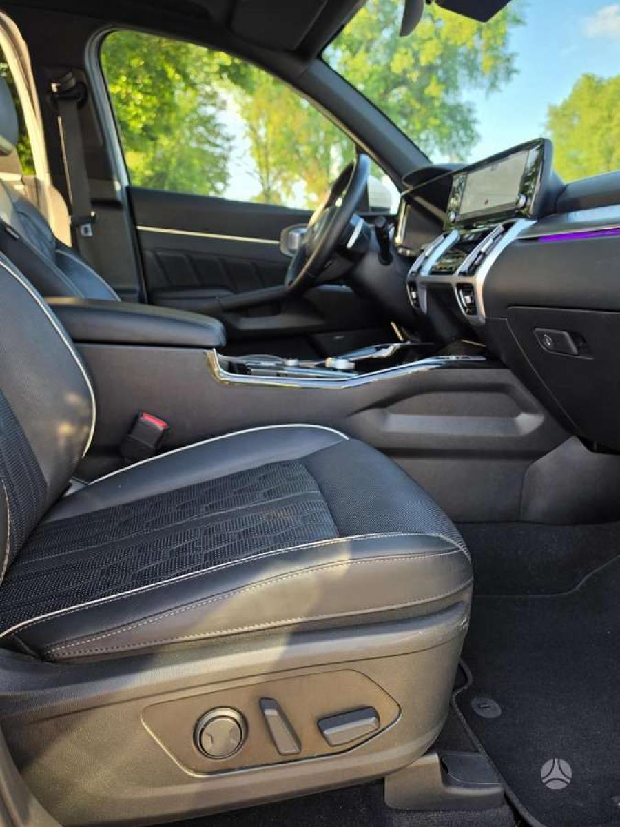 White Kia Sorento 2021 in Kaunas, with an engine capacity of 1.60 L and mileage of 65 thousand km for 35000 €, photo 12 on AUTOMOTO.COM.LV