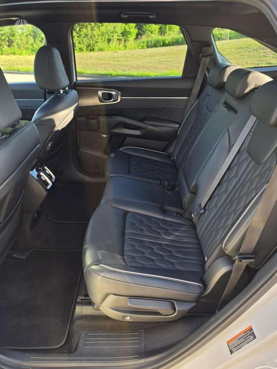 White Kia Sorento 2021 in Kaunas, with an engine capacity of 1.60 L and mileage of 65 thousand km for 35000 €, photo 13 on AUTOMOTO.COM.LV
