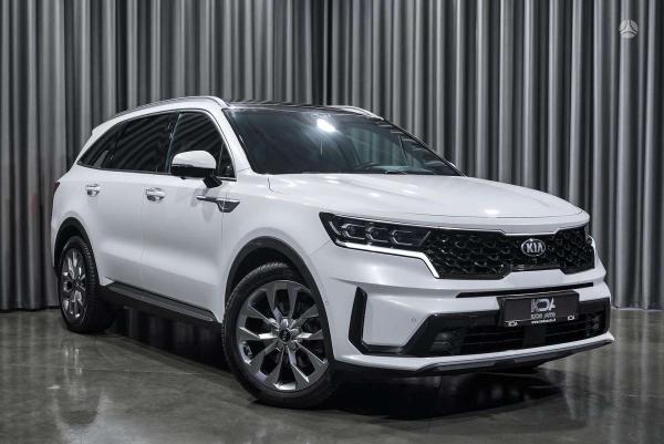 White Kia Sorento 2021 in Marijampole, with an engine capacity of 2.15 L and mileage of 241 thousand km for 24450 €, photo 1 on AUTOMOTO.COM.LV