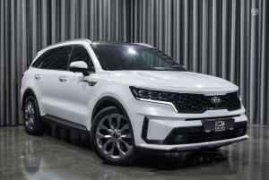 White Kia Sorento 2021 in Marijampole, with an engine capacity of 2.15 L and mileage of 241 thousand km for 24450 €, photo 1 on AUTOMOTO.COM.LV