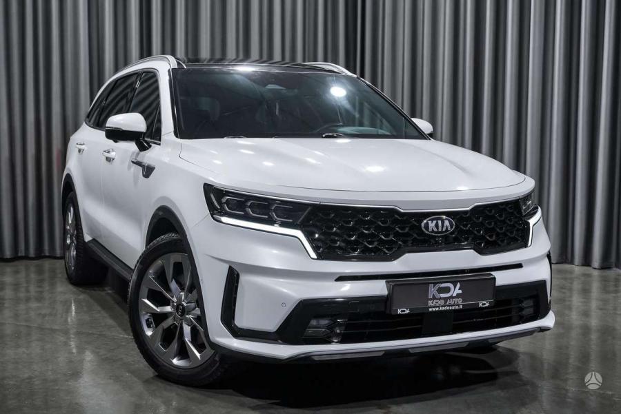 White Kia Sorento 2021 in Marijampole, with an engine capacity of 2.15 L and mileage of 241 thousand km for 24450 €, photo 3 on AUTOMOTO.COM.LV