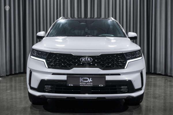 White Kia Sorento 2021 in Marijampole, with an engine capacity of 2.15 L and mileage of 241 thousand km for 24450 €, photo 4 on AUTOMOTO.COM.LV