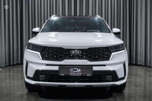 White Kia Sorento 2021 in Marijampole, with an engine capacity of 2.15 L and mileage of 241 thousand km for 24450 €, photo 4 on AUTOMOTO.COM.LV