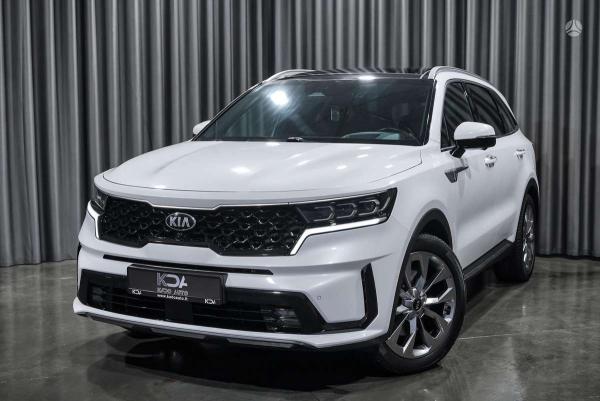 White Kia Sorento 2021 in Marijampole, with an engine capacity of 2.15 L and mileage of 241 thousand km for 24450 €, photo 5 on AUTOMOTO.COM.LV