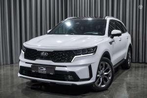 White Kia Sorento 2021 in Marijampole, with an engine capacity of 2.15 L and mileage of 241 thousand km for 24450 €, photo 5 on AUTOMOTO.COM.LV
