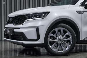 White Kia Sorento 2021 in Marijampole, with an engine capacity of 2.15 L and mileage of 241 thousand km for 24450 €, photo 7 on AUTOMOTO.COM.LV