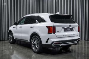 White Kia Sorento 2021 in Marijampole, with an engine capacity of 2.15 L and mileage of 241 thousand km for 24450 €, photo 8 on AUTOMOTO.COM.LV