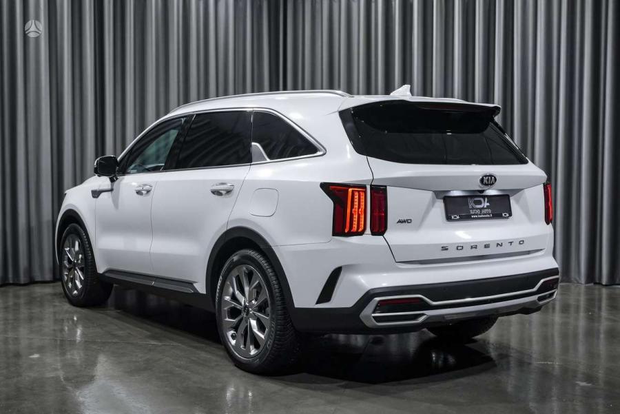 White Kia Sorento 2021 in Marijampole, with an engine capacity of 2.15 L and mileage of 241 thousand km for 24450 €, photo 8 on AUTOMOTO.COM.LV