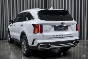 White Kia Sorento 2021 in Marijampole, with an engine capacity of 2.15 L and mileage of 241 thousand km for 24450 €, photo 9 on AUTOMOTO.COM.LV