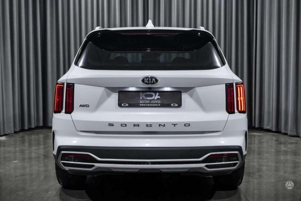 White Kia Sorento 2021 in Marijampole, with an engine capacity of 2.15 L and mileage of 241 thousand km for 24450 €, photo 10 on AUTOMOTO.COM.LV